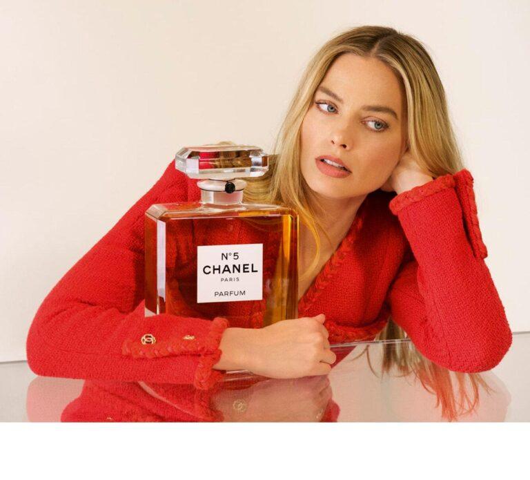 Angèle, une splendide incarnation de la chance pour Chanel - Numéro