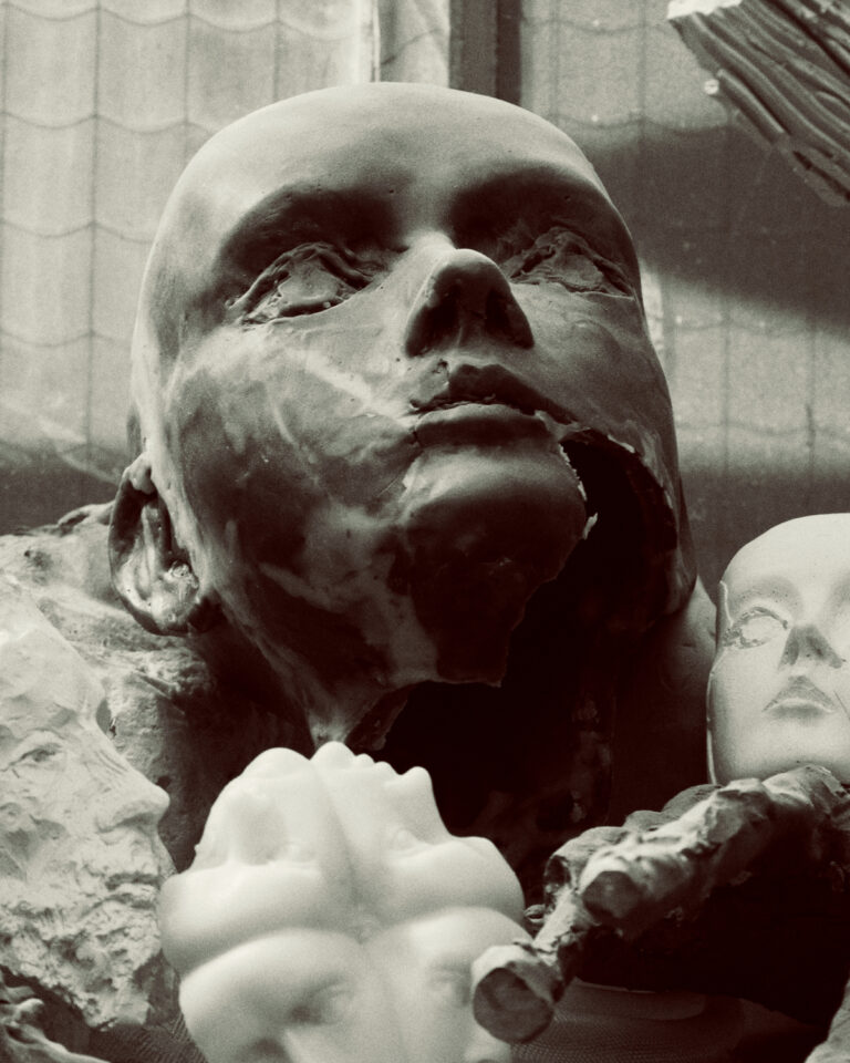 L'atelier de Jean-Marie Appriou, sculpteur d'un monde en fusion